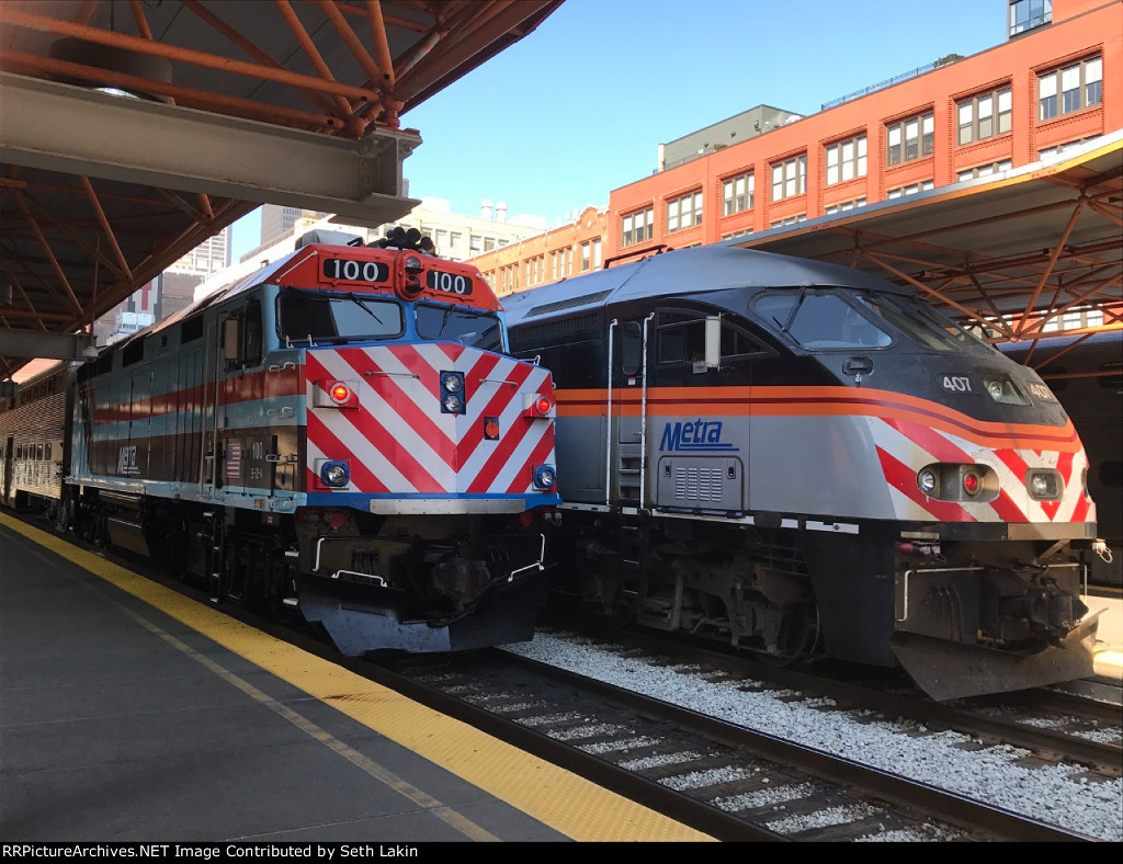 METX 100 showing off its newly applied 40th anniversary of the RTA heritage scheme